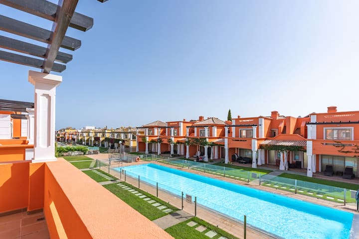 Spacious & Luxurious W/ Terrace & Pool By Hostwise - Santa Luzia, Portugal
