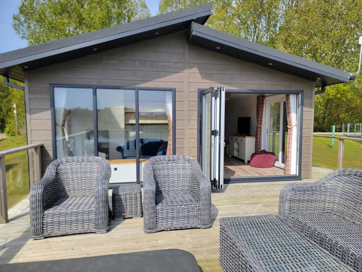 Luxury 2-bed Lodge In Routh, Sleeps 4 With Hot Tub - Hornsea
