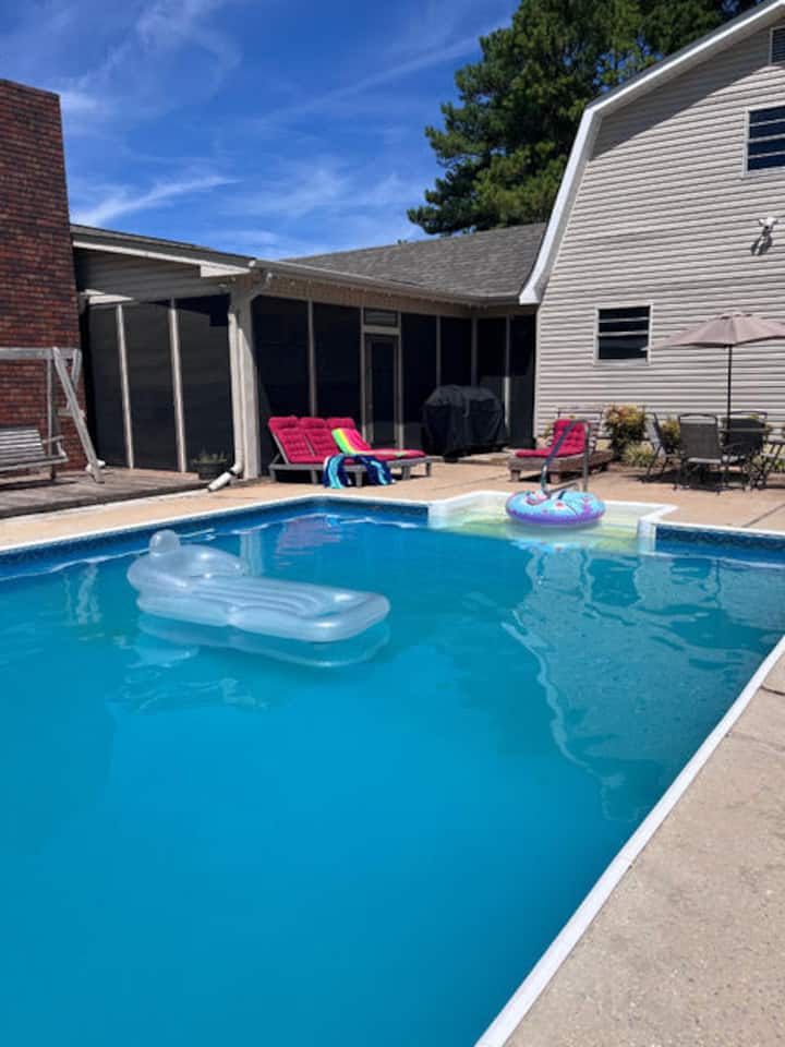 Southern Comfort With Pool In Muscle Shoals - Muscle Shoals, AL