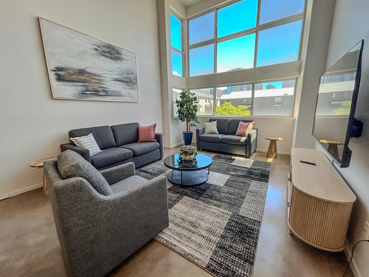 Chic Little Italy Loft W/ Parking Walk To Cafes - San Diego, CA