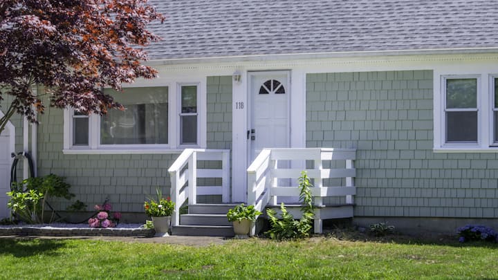 Centrally Located W/ Outdoor Dinning & Game Table - Barnstable, MA