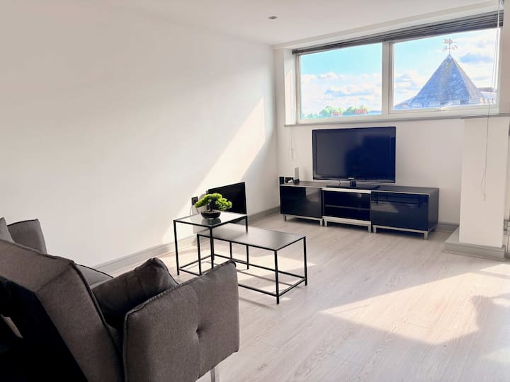 Spacious 2 Bed With Balcony In York Prime Location - York