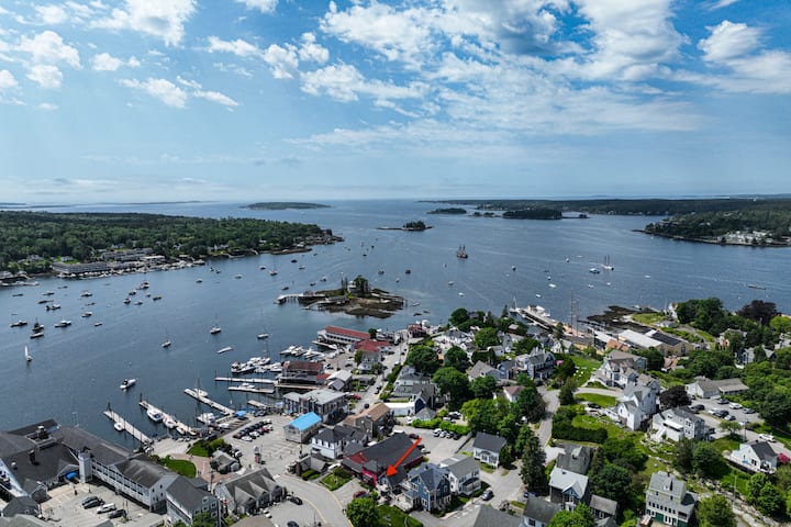 Ocean Harbor View | Walk Downtown | Dogs Welcome - Boothbay Harbor, ME