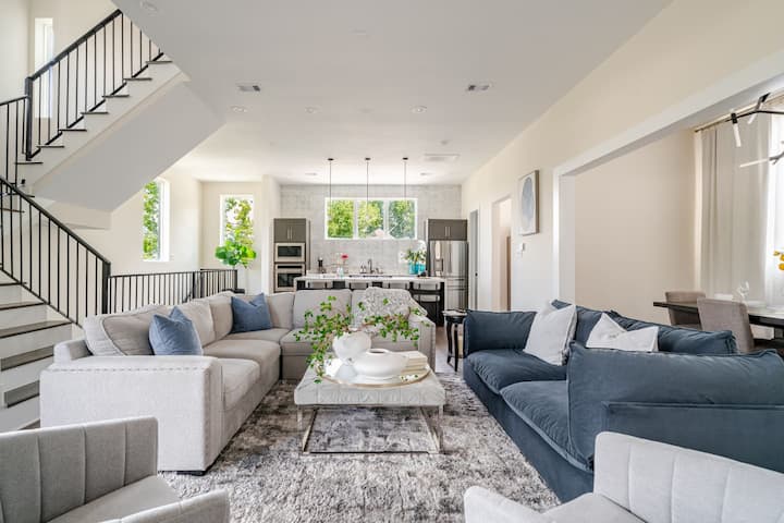 Spacious 4br, Mins To Downtown, Private Rooftop - Houston, TX