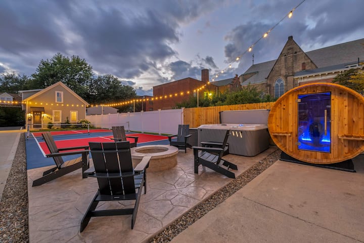 Pickleball | Hot Tub | Sauna | 3 King Br + Bunk Rm - Cleveland