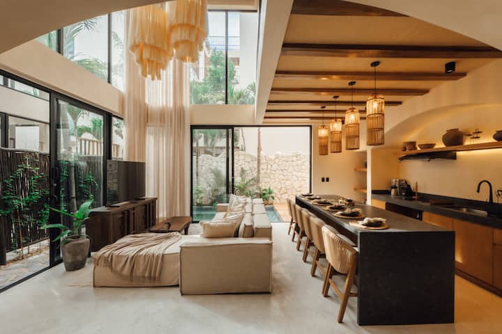 Delux Villa, 8p, 2 Priv. Pools W Concierge/ 65' Tv - Tulum