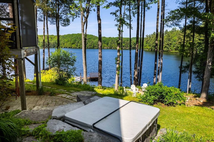 Extensive Private Luxury Property - Sleeps 25! - Kingston, Canadá