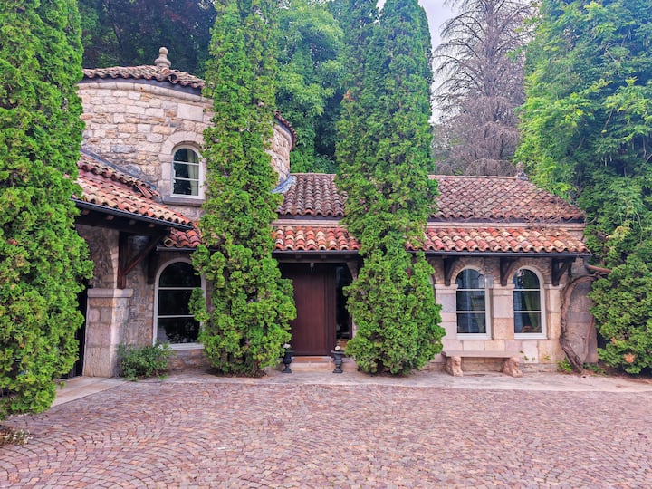 Elegant Courtyard Retreat On Estate Near Geneva - Divonne-les-Bains