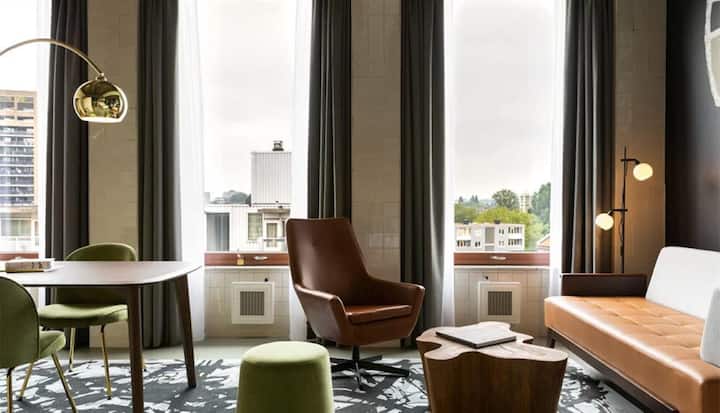 Cosmopolitan Vibes In A Room Near The Euromast - Rotterdam