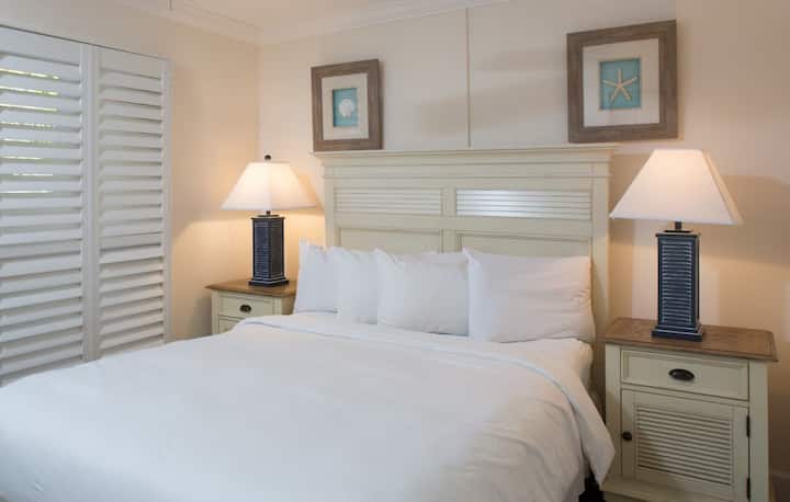 Island Adventure | Beach Walks & Garden View Unit - Sanibel Island, FL