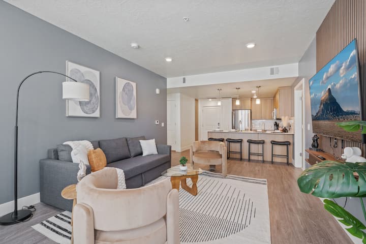 Chic 2-bed, 2-bath Apartment Near Temple Square - Salt Lake City, UT