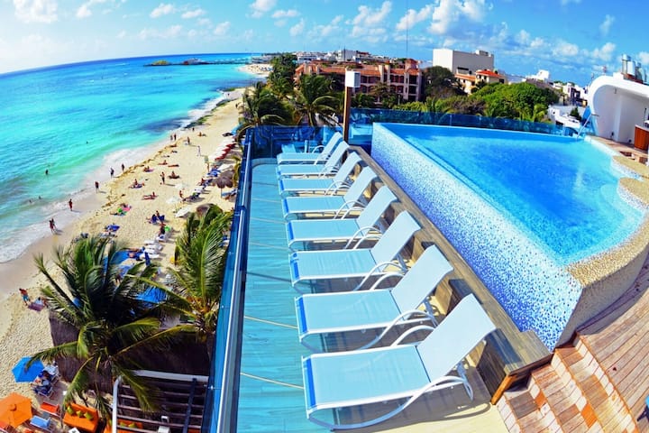 Enjoy Beachfront Escape W/ Rooftop Swimming Pool - Playa del Carmen