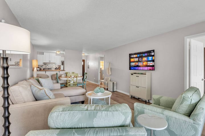 Waterfront Condo |Pool Access |Dock |Patio Views - Winter Haven, FL