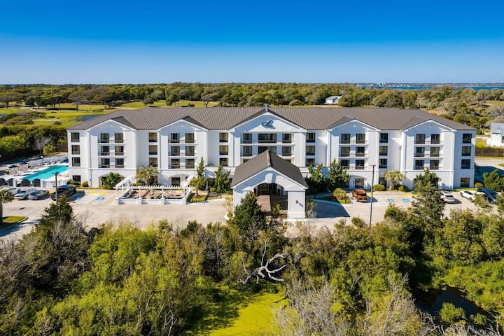 Minutes From Nc Coast Attractions| Pool. Bike. Gym - Morehead City, NC