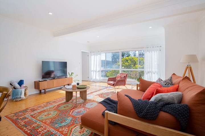 Serena Cottage—sunlit Escape By Woy Woy Bay Wharf - Gosford