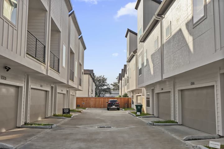 Spacious 6br Combo|sleeps 21|tmc,gym+balcony - Houston, TX