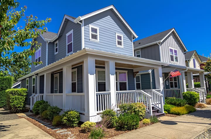 Hydrangea Hideaway - Oyhut Bay Seaside Resort - Ocean Shores, WA