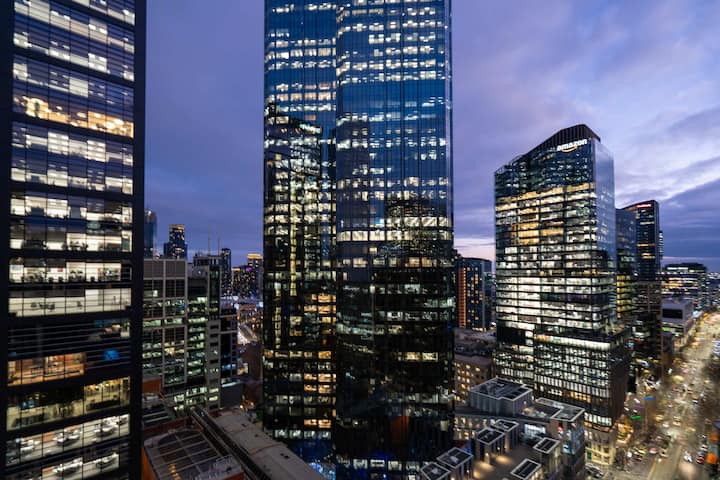 Collins Street 1b Surrounded By Stunning City View - Melbourne