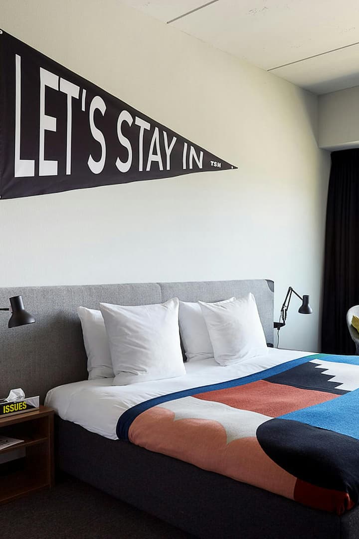 For 6 People: King Beds, Kitchenette & 2 Bathrooms - Amsterdam