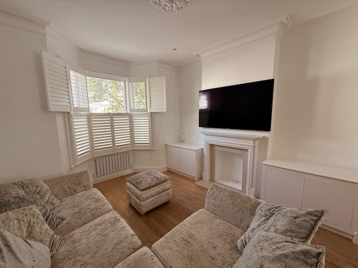 5 Bed House - Sleeps 8 - Pets - Parking - Wifi - Fulham