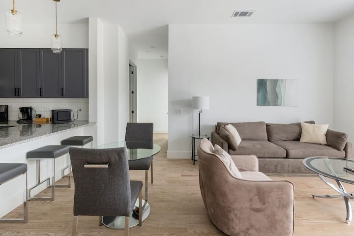 Landing | Stunning 3bd, Courtyard, Pool - Corinth, TX