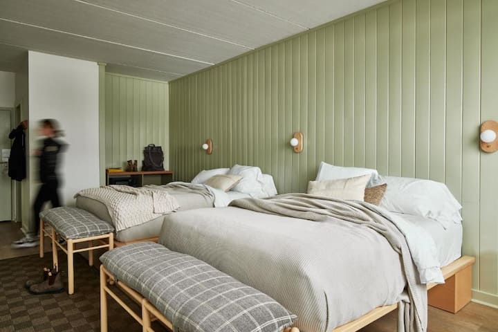Double Queen Room L Bluebird Hotel - Lake Placid, NY