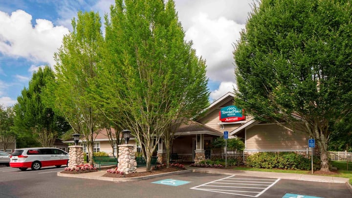 Hillsboro Suite | Gym. Free Breakfast. Bbq Area. - Hillsboro, OR