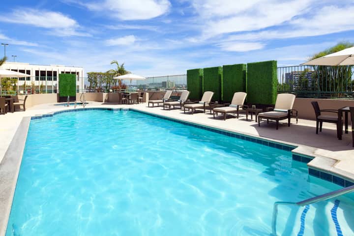Steps To Beach | Pool. Fitness + Restaurants - Long Beach, CA