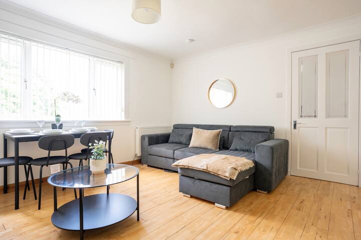 Snug Modern Home In Livingston - Livingston