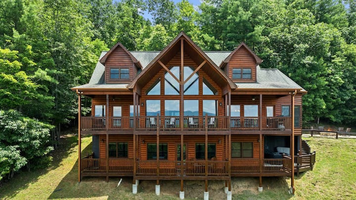Stunning Mtn Views! Sleeps 10~hot Tub~game Room - Georgia, GA