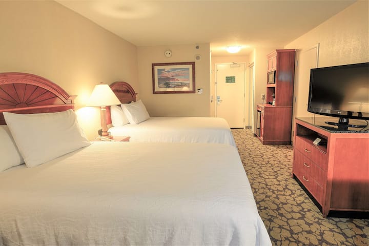Outdoor Pool & Hot Breakfast In Houston | 2 Units - Houston, TX