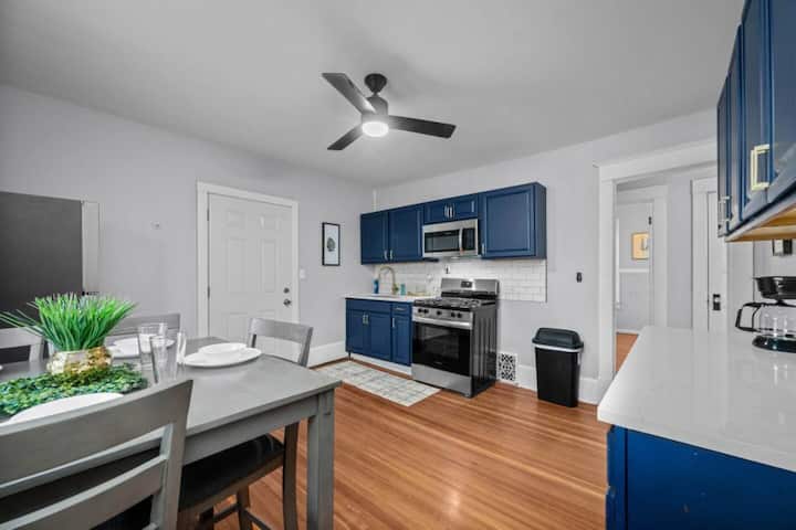 3 Br Luxury, Fenced, Garage! - Davenport, IA