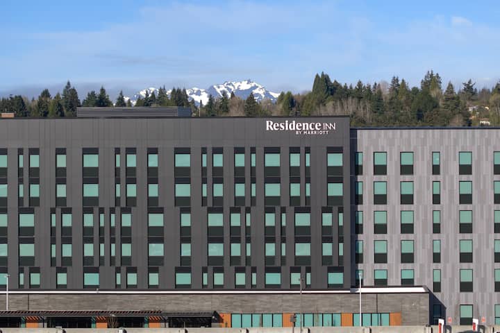 Seattle Northgate Suite | Free Breakfast. Pool - Shoreline, WA