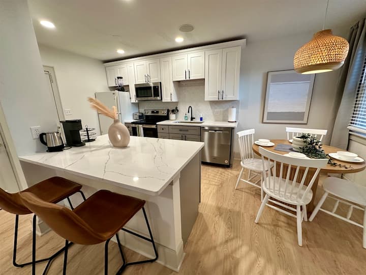 Close To Bay Retreat - Norfolk, VA