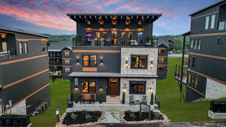 New Cabin! Indoor Pool, Waterpark Access! - Sevierville
