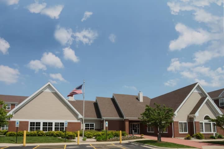 Near Medinah Country Club + Breakfast & Kitchen - Mallard Lake