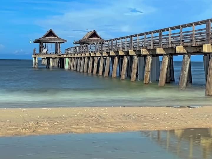 Chic Room Stay | Pools, Spa And Pet-friendly - Naples, FL