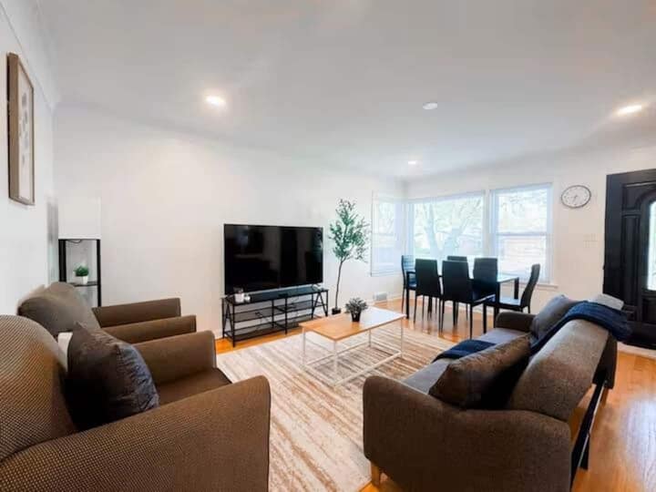 Cozy 6bd Retreat W/ Prkng, Wifi - Skokie, IL