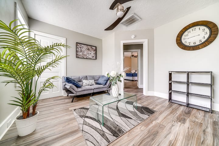 3 Mi To Dtwn: Cozy Apt W/ Yard In Louisville! - Louisville, KY