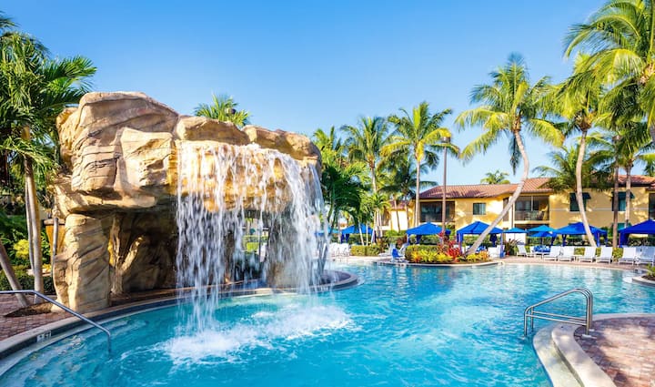 Serene Stay With Tennis, Spa & Outdoor Pools - Naples, FL
