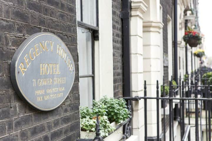 Executive Room For 4 By Regency House - London, UK