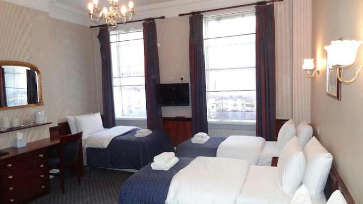 Family Room For 5 By Regency House - London, UK