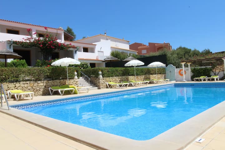 Serene Escape W/ Pool Views & Beach Closeby - Albufeira