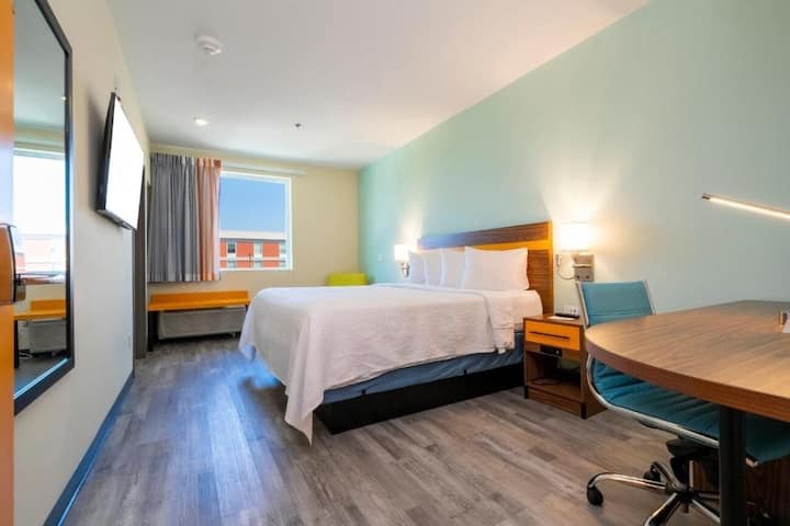 Enjoy A Hassle-free Stay! Free Shuttle, Pool - Orlando, FL