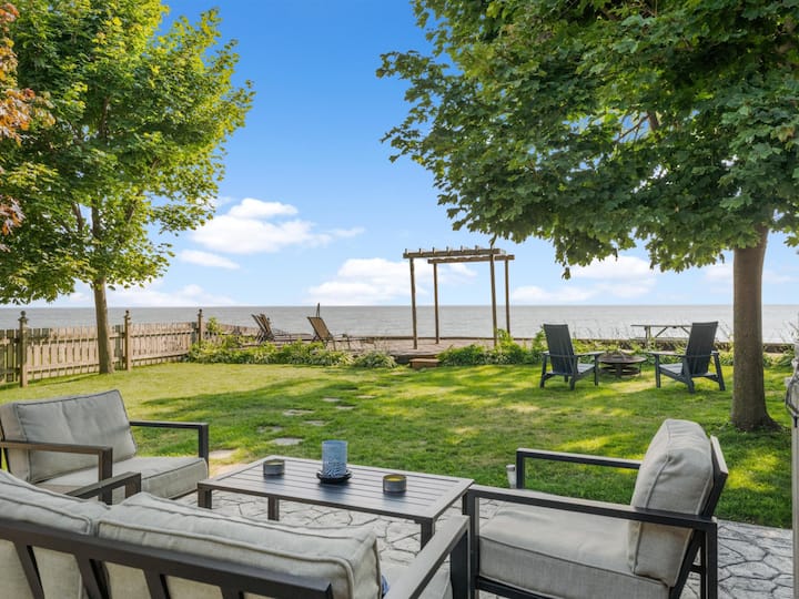 Bird’s Eye View | Lakefront Retreat W/ Hot Tub - 리밍턴