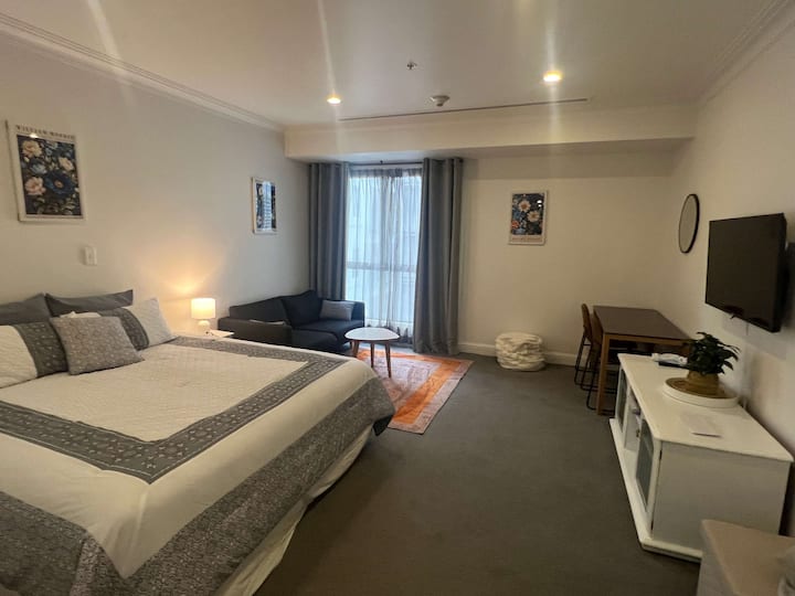 Spacious, Cosy City Studio - Auckland