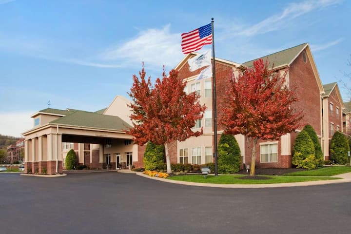 Just 10 Minutes From Downtown Nashville. Pool - Brentwood, TN