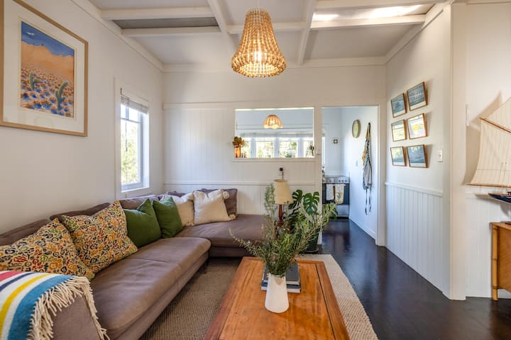 Driftwood Cottage - Our Island - Waiheke Island