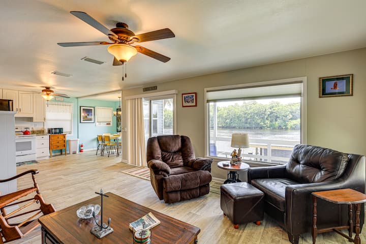 Dock + Screened Porch: Suwannee River Retreat! - Fanning Springs State Park, Fanning Springs