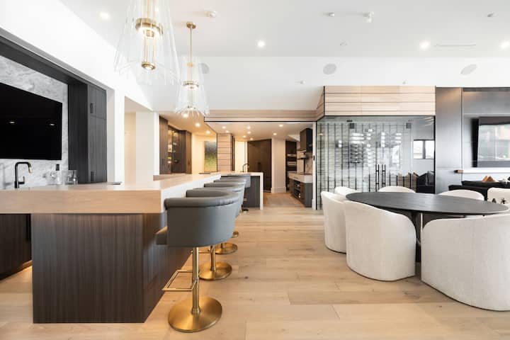 Luxury Penthouse, Ski-in/ski-out, Top Floor Views - Edwards, CO